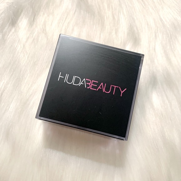 HUDA BEAUTY | Makeup | Huda Easy Bake Loose Baking Setting Powder ...